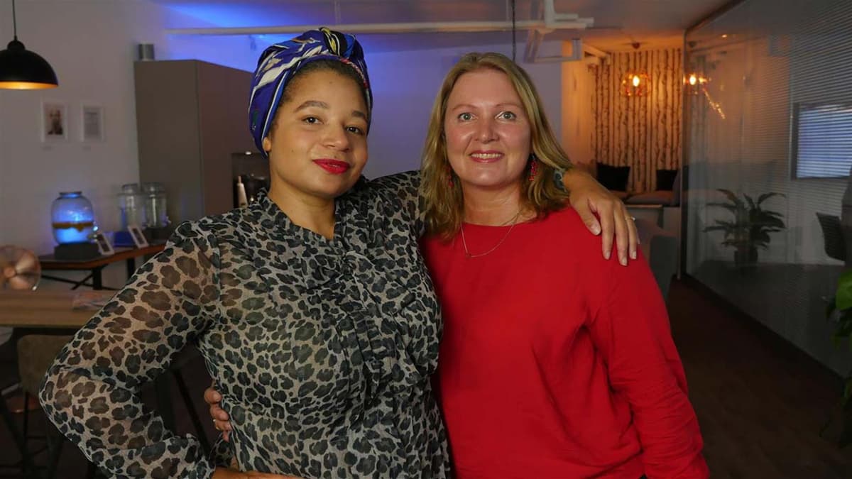 Podcast konuşması: Güzellik ve yaşam tarzı bloggerı Asmona Iesha Logan ...