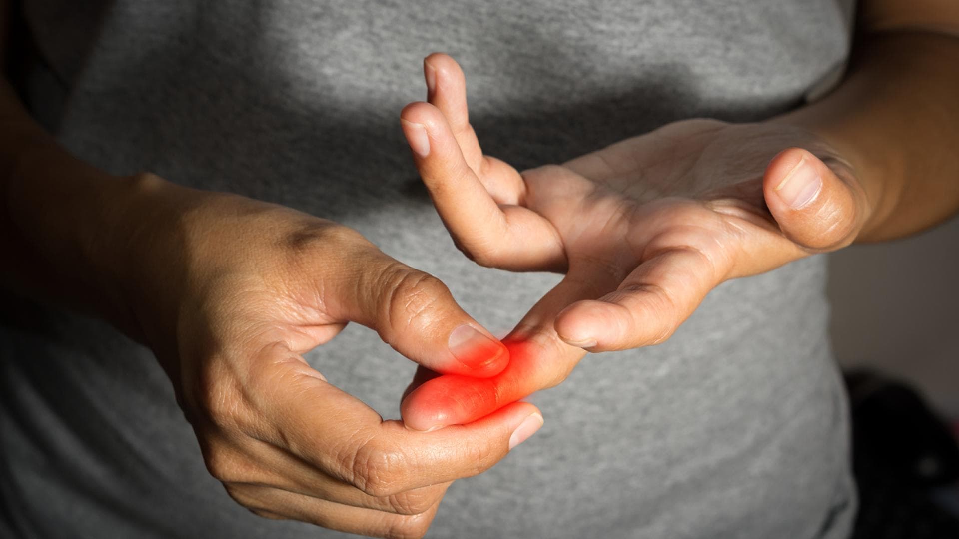 Schnappfinger: Was dahinter steckt und wie er sich behandeln lässt