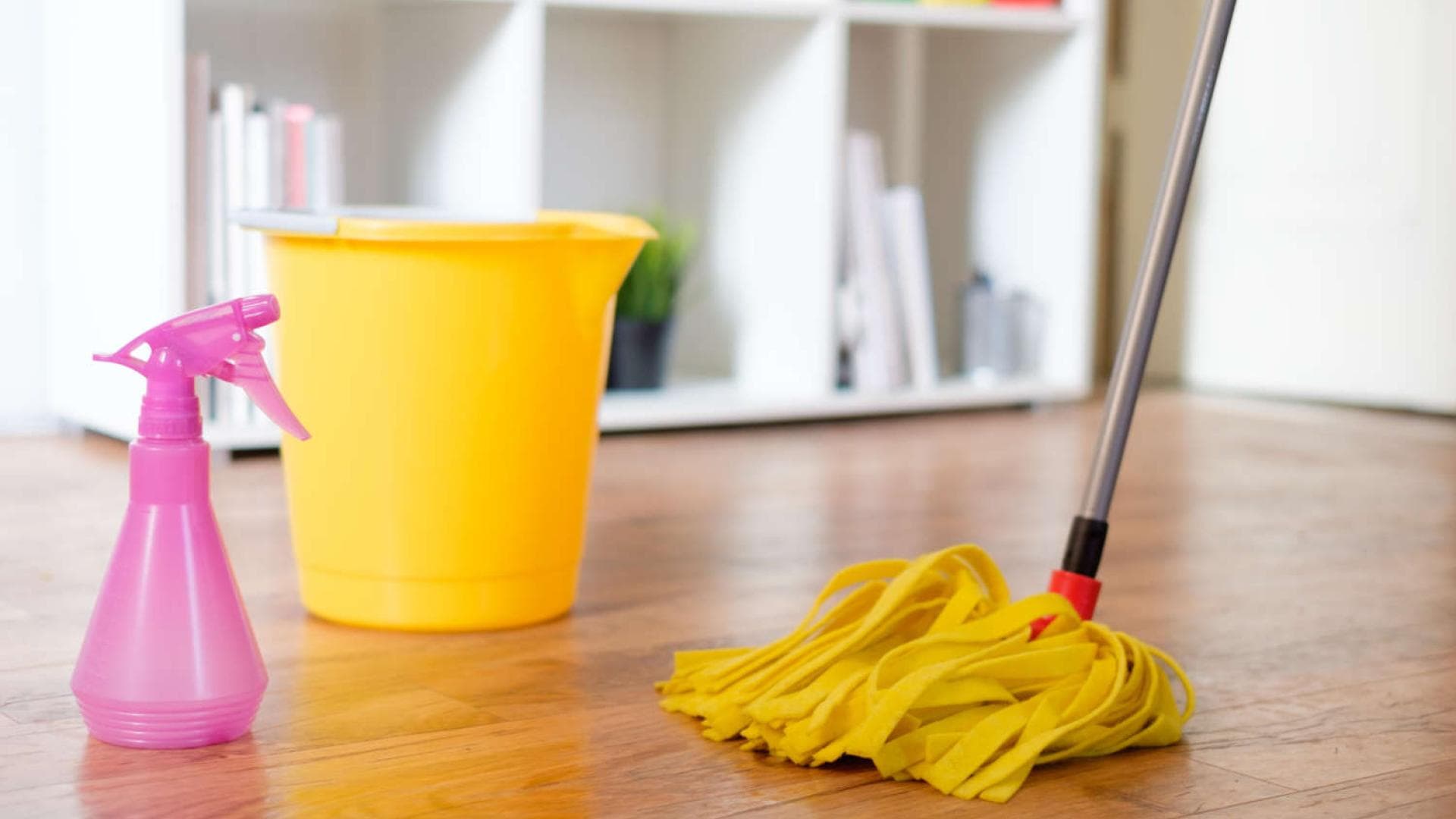 Boden wischen: 4 Tipps für saubere Böden